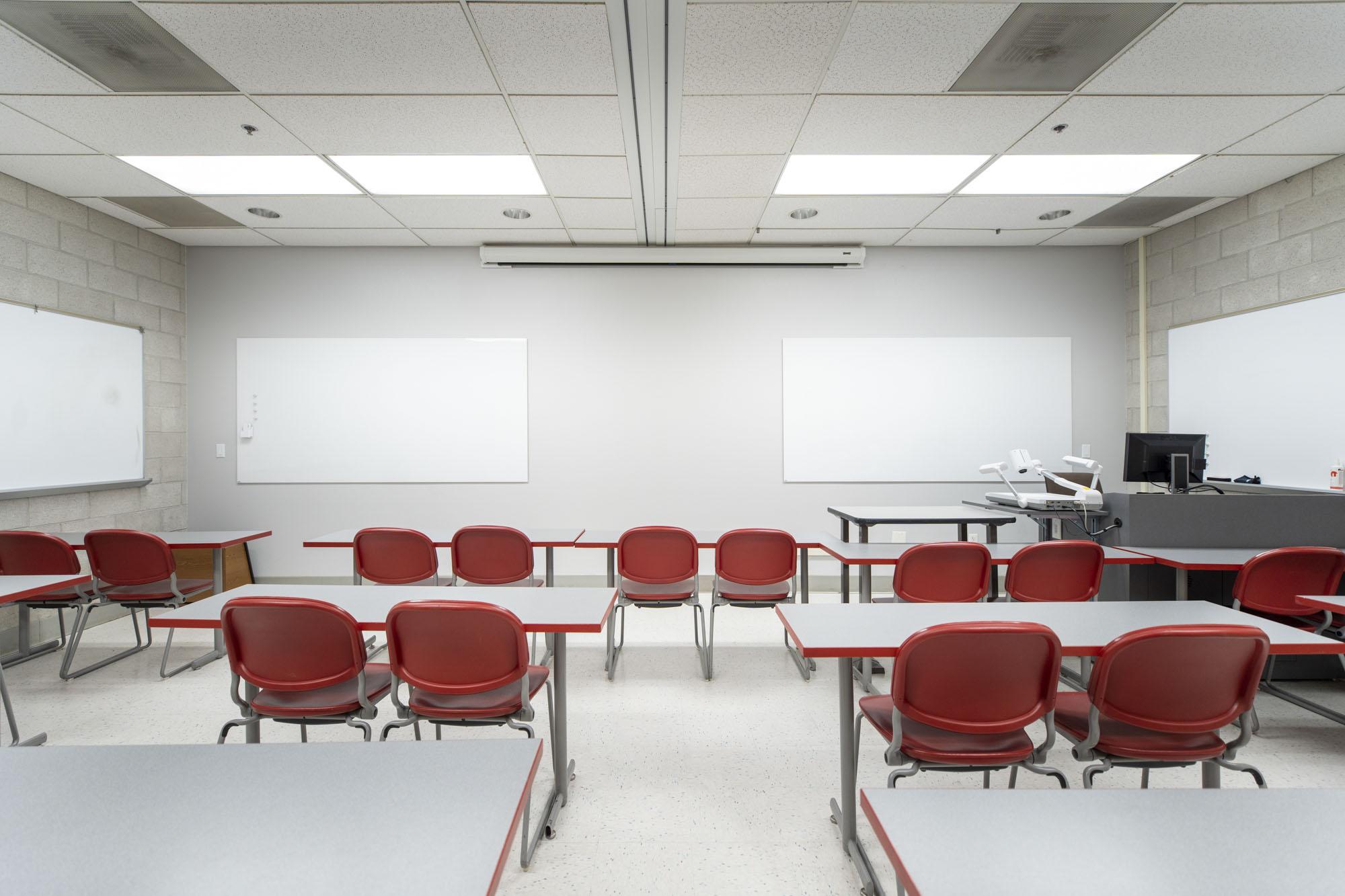 CHB C142 | Classrooms | UNLV Information Technology